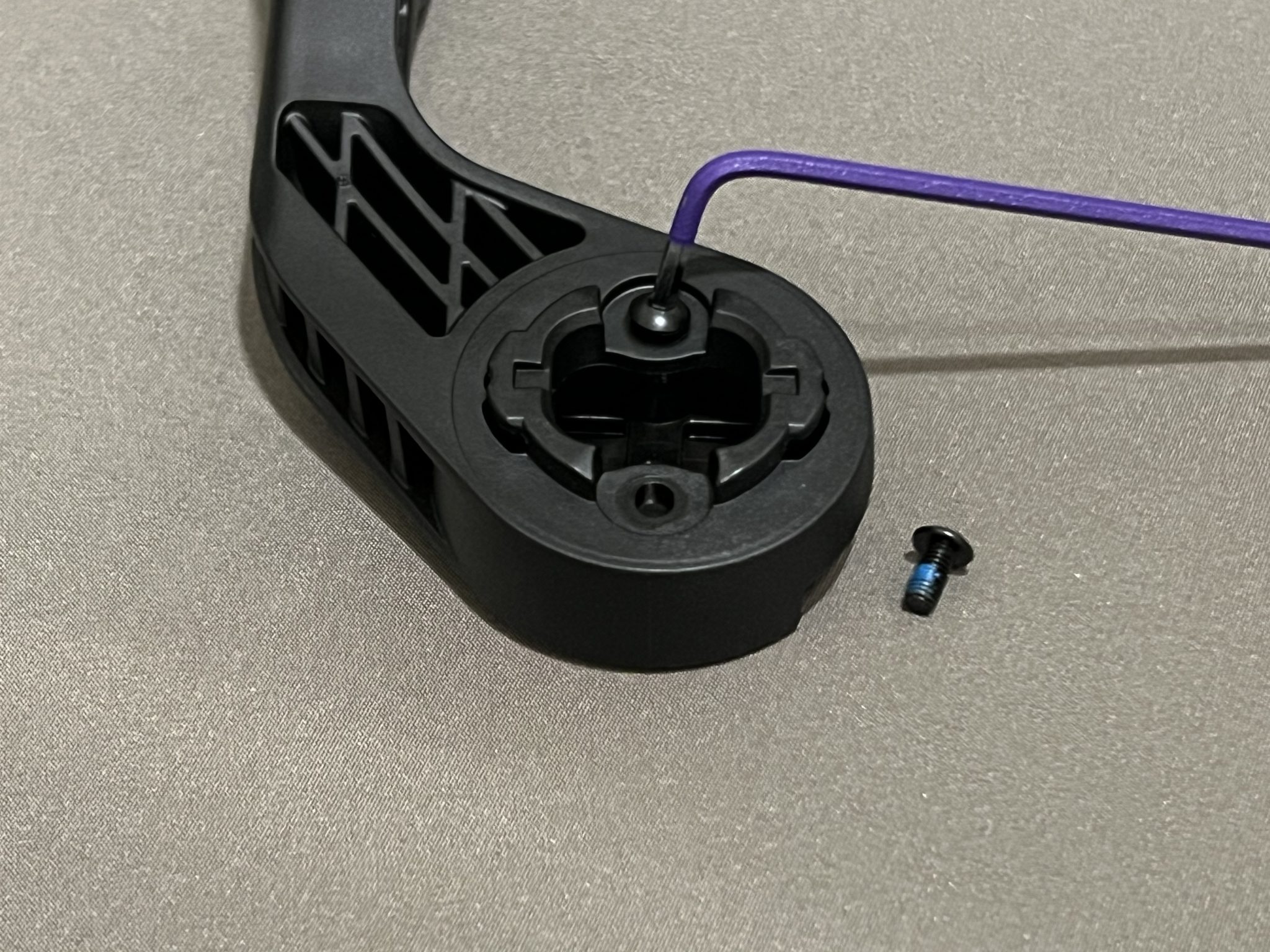 ガーミンの純正マウント下にライト(キャットアイ)やGoProを取り付ける2つの方法 | pplog cycle