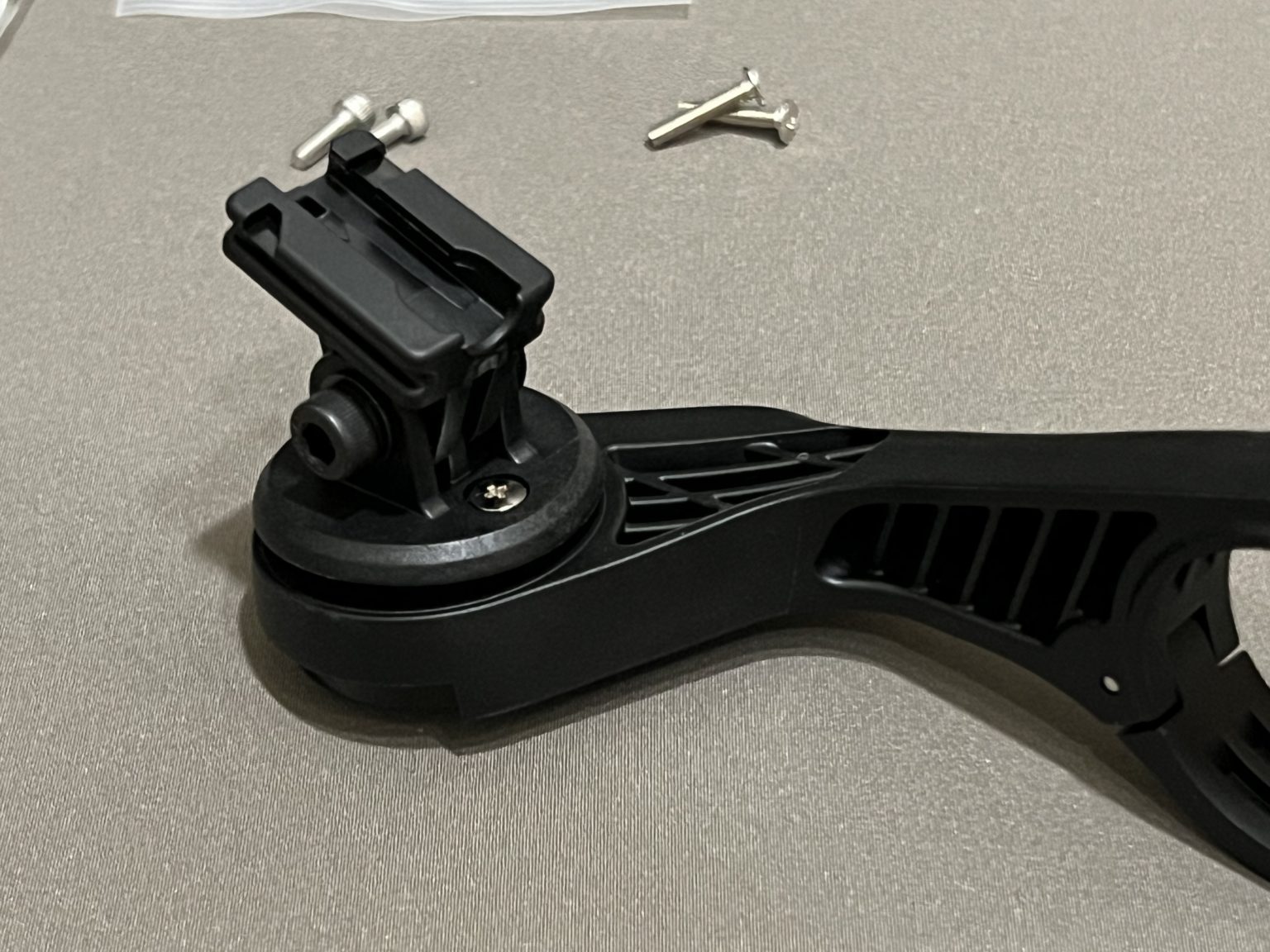 ガーミンの純正マウント下にライト(キャットアイ)やGoProを取り付ける2つの方法 | pplog cycle