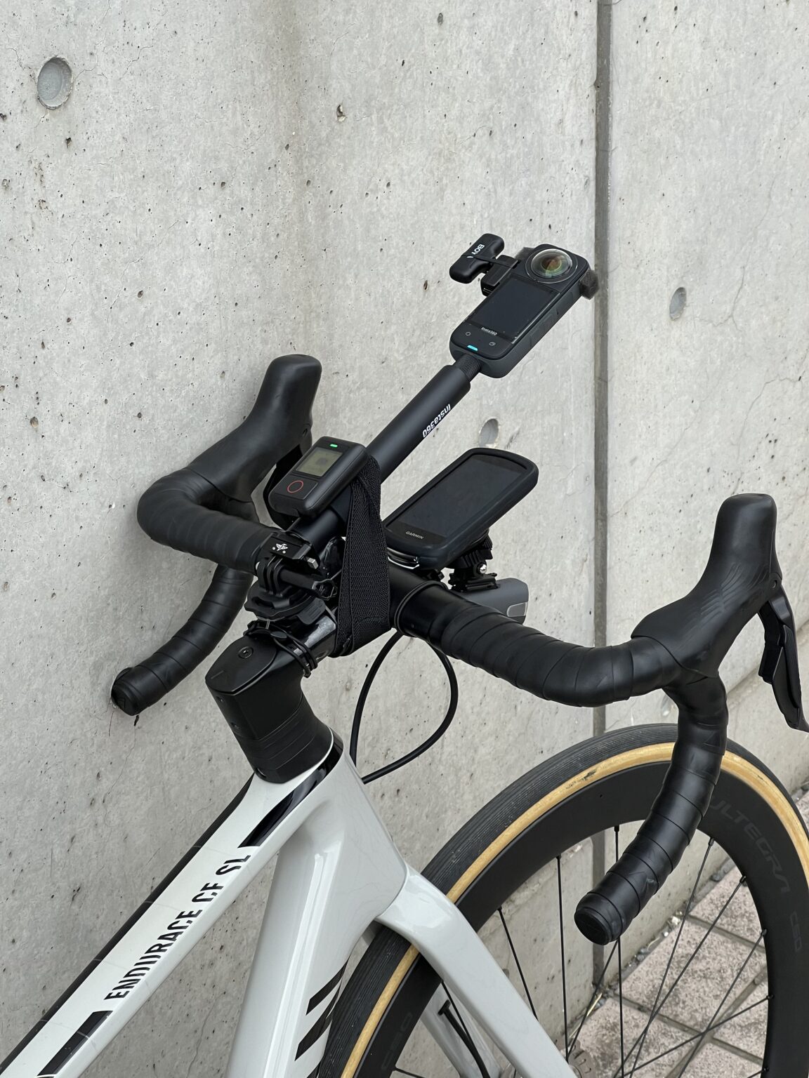 【解決】自撮り棒をつけたInsta360 X3をエアロハンドルに固定するには？ | pplog cycle